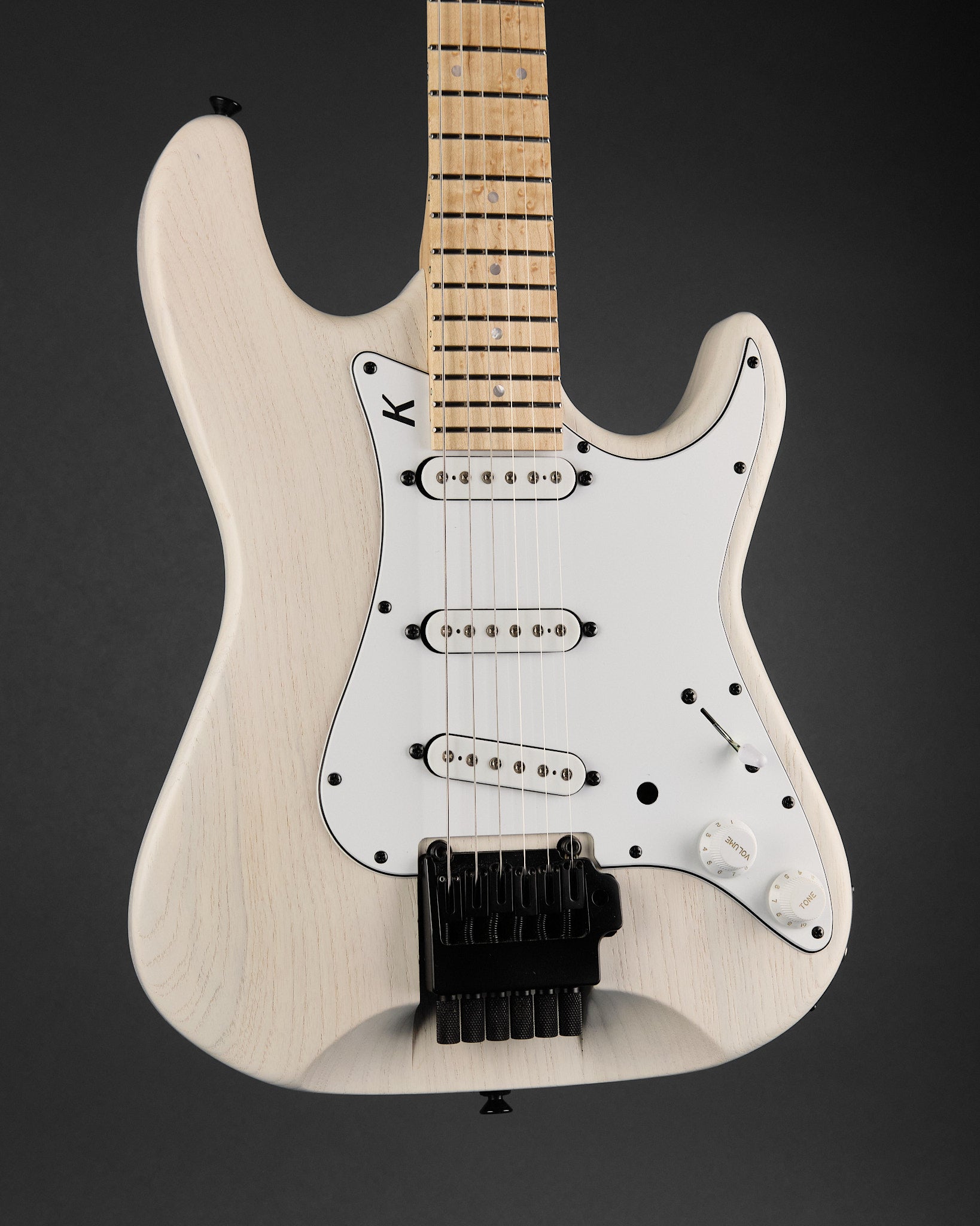 Kiesel Delos White (Second-Hand) – Replay Guitars